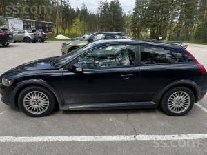 Черный Вольво Ц30 2008 в Рига, объемом двигателя 2.40 л и пробегом 250 тыс. км за 3500 €, фото  на AUTOMOTO.COM.LV