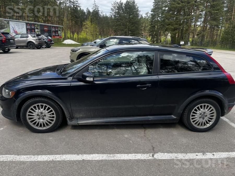 Черный Вольво Ц30 2008 в Рига, объемом двигателя 2.40 л и пробегом 250 тыс. км за 3500 €, фото 1 на AUTOMOTO.COM.LV