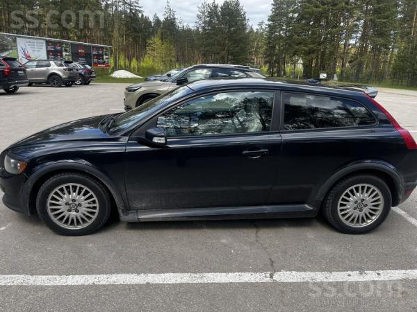 Черный Вольво Ц30 2008 в Рига, объемом двигателя 2.40 л и пробегом 250 тыс. км за 3500 €, фото 1 на AUTOMOTO.COM.LV