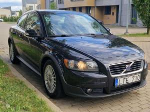 Black Volvo C30 2008 in Vilnius, with an engine capacity of 2.00 L and mileage of 291 thousand km for 1900 €, photo 3 on AUTOMOTO.COM.LV