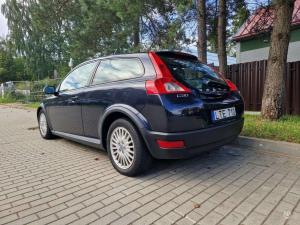 Black Volvo C30 2008 in Vilnius, with an engine capacity of 2.00 L and mileage of 291 thousand km for 1900 €, photo 4 on AUTOMOTO.COM.LV