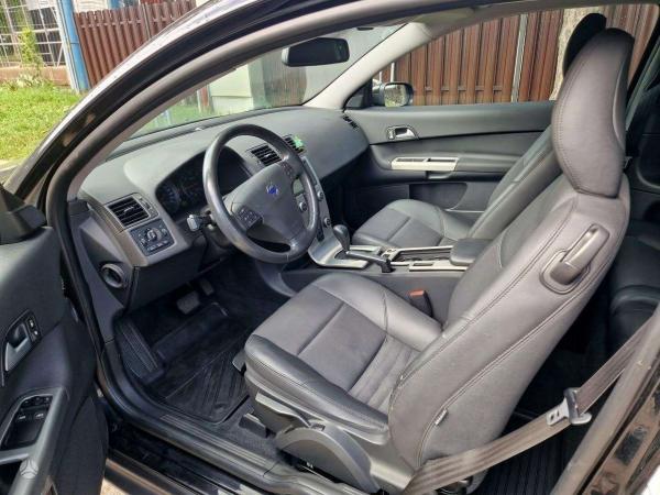 Black Volvo C30 2008 in Vilnius, with an engine capacity of 2.00 L and mileage of 291 thousand km for 1900 €, photo 5 on AUTOMOTO.COM.LV
