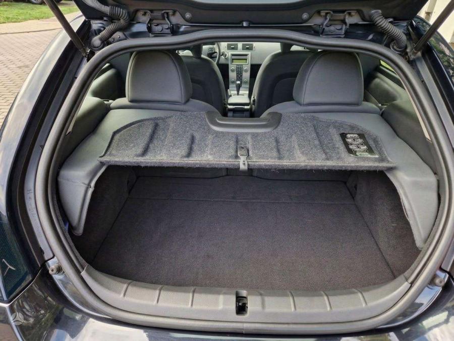 Black Volvo C30 2008 in Vilnius, with an engine capacity of 2.00 L and mileage of 291 thousand km for 1900 €, photo 6 on AUTOMOTO.COM.LV
