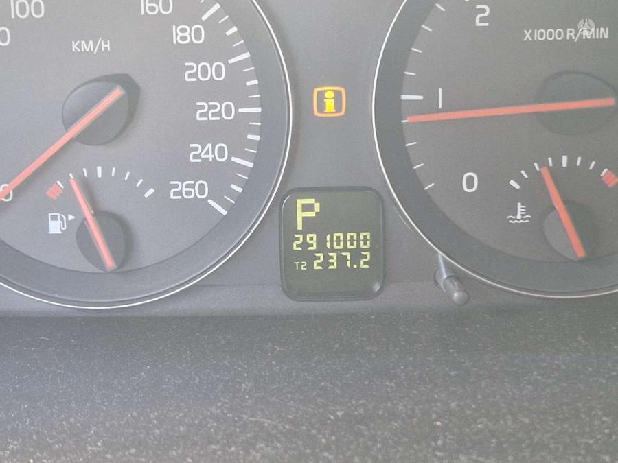 Black Volvo C30 2008 in Vilnius, with an engine capacity of 2.00 L and mileage of 291 thousand km for 1900 €, photo 7 on AUTOMOTO.COM.LV