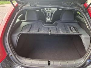 Black Volvo C30 2008 in Vilnius, with an engine capacity of 2.00 L and mileage of 291 thousand km for 1900 €, photo 8 on AUTOMOTO.COM.LV