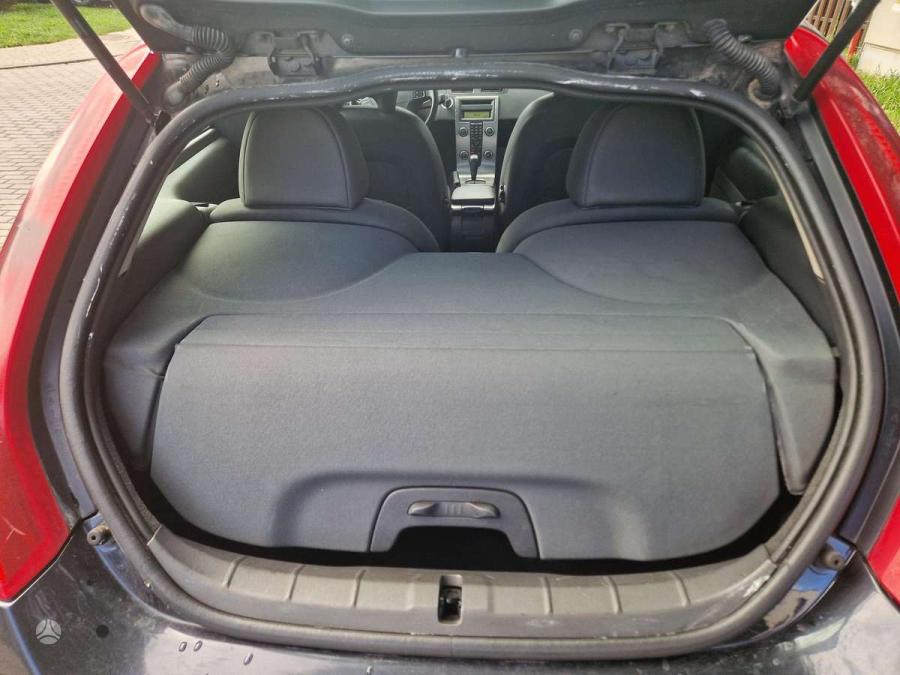 Black Volvo C30 2008 in Vilnius, with an engine capacity of 2.00 L and mileage of 291 thousand km for 1900 €, photo 9 on AUTOMOTO.COM.LV