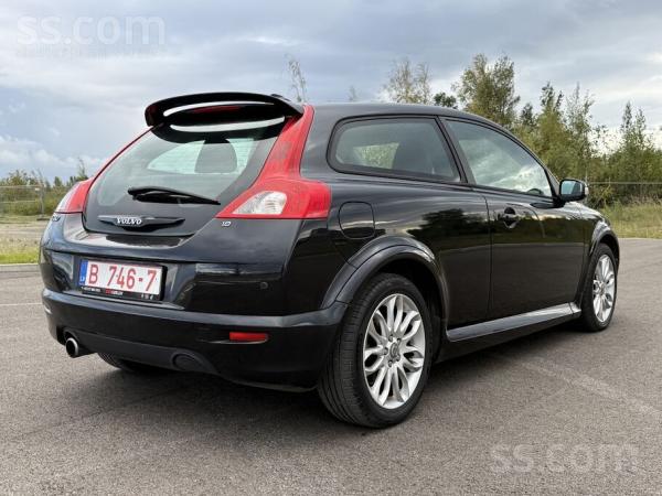 Volvo C30 2008 in Liepaja on AUTOMOTO.COM.LV Black Volvo C30 2008 in Liepaja, with an engine capacity of 1.80 L and mileage of 226 thousand km for 3900 €, photo 3 on AUTOMOTO.COM.LV