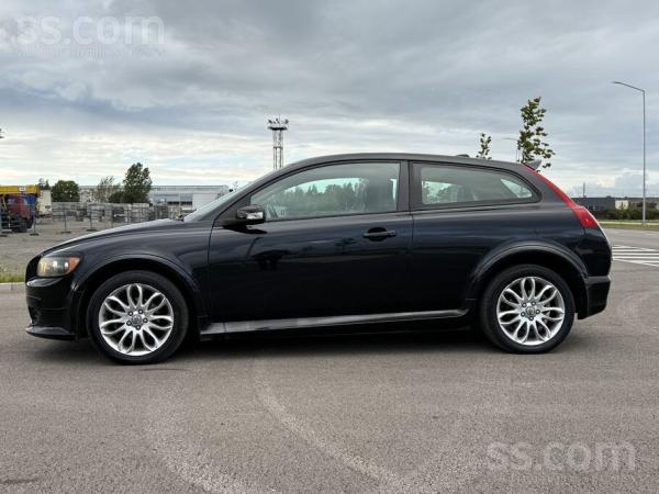 Volvo C30 2008 in Liepaja on AUTOMOTO.COM.LV Black Volvo C30 2008 in Liepaja, with an engine capacity of 1.80 L and mileage of 226 thousand km for 3900 €, photo 7 on AUTOMOTO.COM.LV