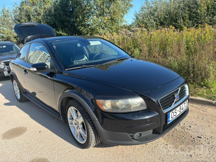 Black Volvo C30 2008 in Riga, with an engine capacity of 2.40 L and mileage of 279 thousand km for 2900 €, photo 3 on AUTOMOTO.COM.LV