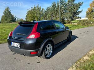 Black Volvo C30 2008 in Riga, with an engine capacity of 2.40 L and mileage of 279 thousand km for 2900 €, photo 4 on AUTOMOTO.COM.LV