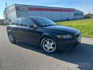 Black Volvo C30 2008 in Riga, with an engine capacity of 2.40 L and mileage of 279 thousand km for 2900 €, photo 5 on AUTOMOTO.COM.LV