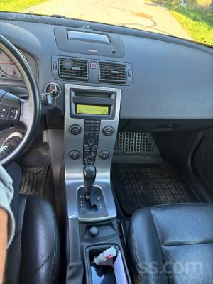 Black Volvo C30 2008 in Riga, with an engine capacity of 2.40 L and mileage of 279 thousand km for 2900 €, photo 9 on AUTOMOTO.COM.LV