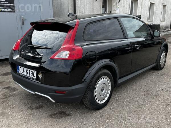Black Volvo C30 2009 in Daugavpils, with an engine capacity of 1.60 L and mileage of 0 thousand km for 3590 €, photo 6 on AUTOMOTO.COM.LV