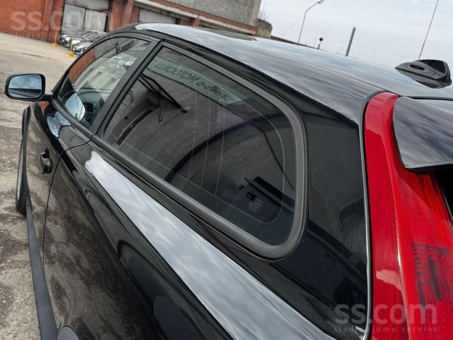 Черный Вольво Ц30 2009 в Даугавпилс, объемом двигателя 1.60 л и пробегом 0 тыс. км за 3590 €, фото 11 на AUTOMOTO.COM.LV