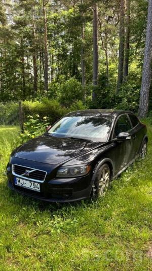 Black Volvo C30 2009 in Riga, with an engine capacity of 1.60 L and mileage of 260 thousand km for 900 €, photo  on AUTOMOTO.COM.LV