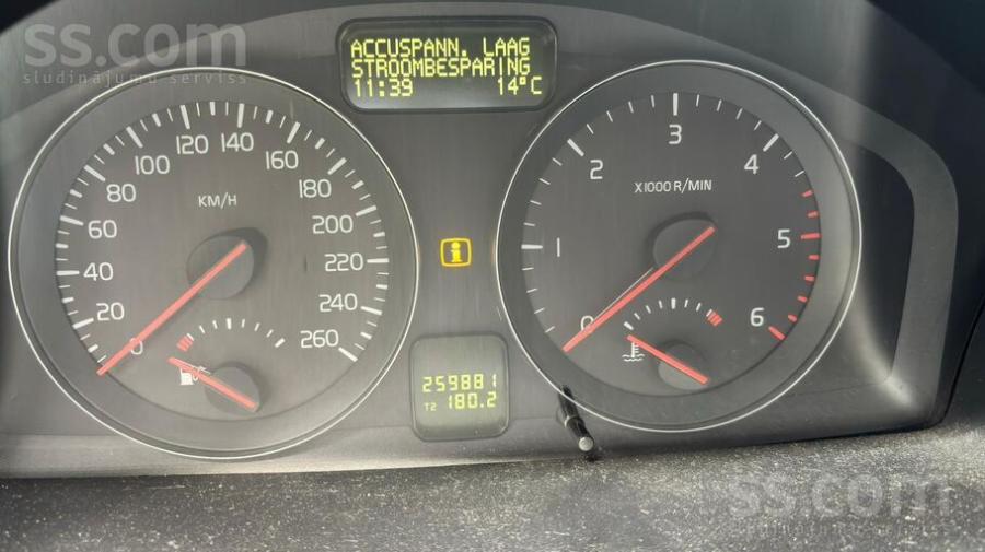 Black Volvo C30 2009 in Riga, with an engine capacity of 1.60 L and mileage of 260 thousand km for 900 €, photo 3 on AUTOMOTO.COM.LV
