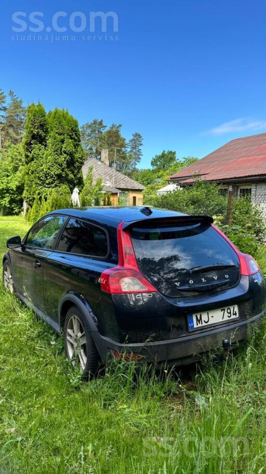 Black Volvo C30 2009 in Riga, with an engine capacity of 1.60 L and mileage of 260 thousand km for 900 €, photo 4 on AUTOMOTO.COM.LV