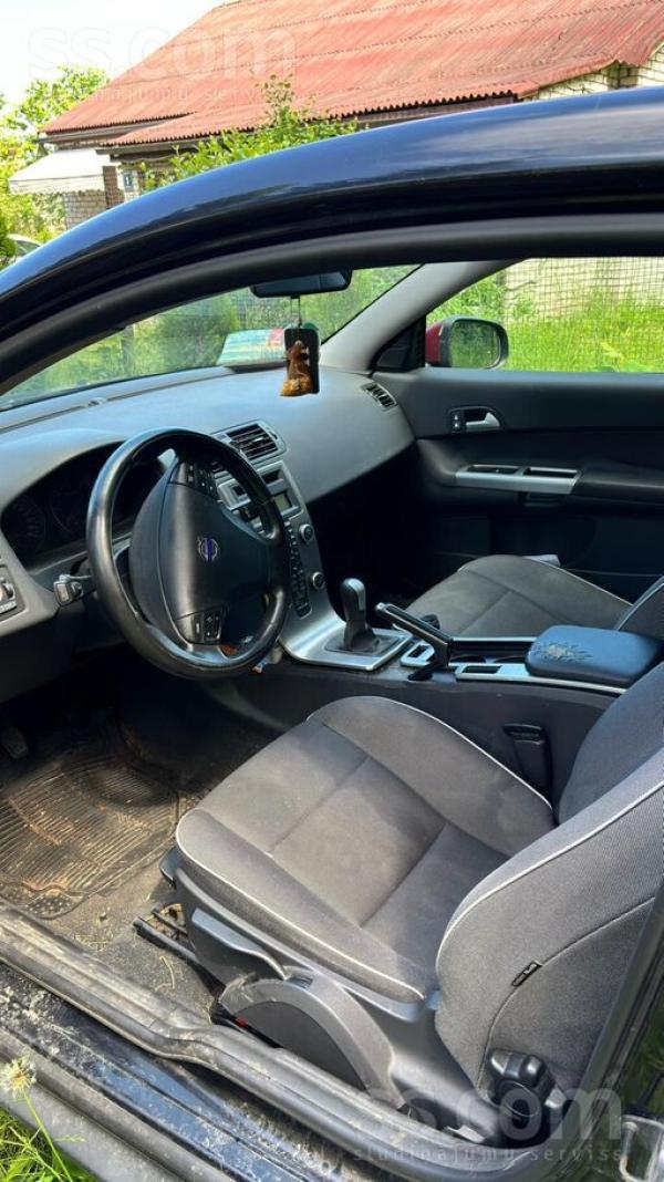 Black Volvo C30 2009 in Riga, with an engine capacity of 1.60 L and mileage of 260 thousand km for 900 €, photo 4 on AUTOMOTO.COM.LV