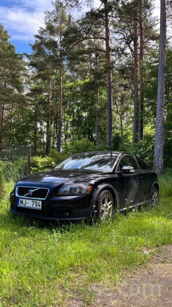 Black Volvo C30 2009 in Riga, with an engine capacity of 1.60 L and mileage of 260 thousand km for 900 €, photo 5 on AUTOMOTO.COM.LV