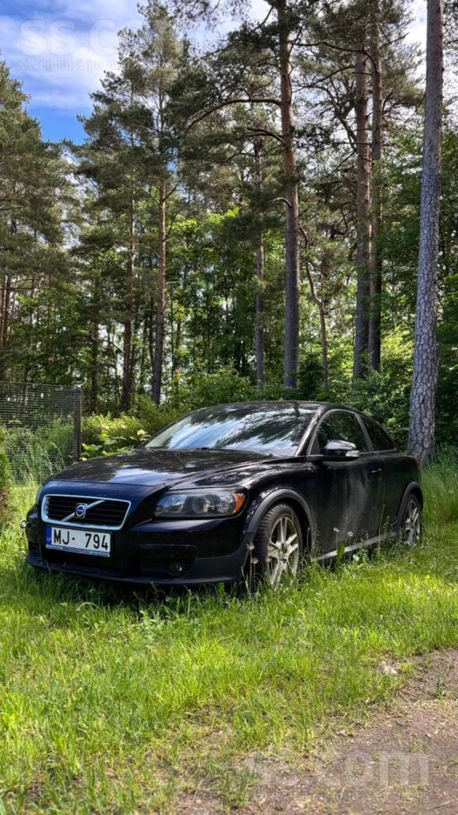 Black Volvo C30 2009 in Riga, with an engine capacity of 1.60 L and mileage of 260 thousand km for 900 €, photo 6 on AUTOMOTO.COM.LV