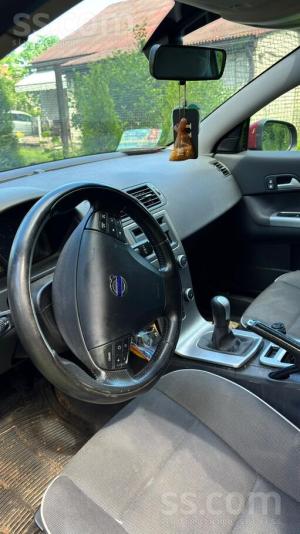 Black Volvo C30 2009 in Riga, with an engine capacity of 1.60 L and mileage of 260 thousand km for 900 €, photo 8 on AUTOMOTO.COM.LV