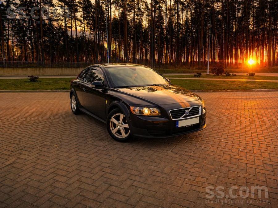 Black Volvo C30 2009 in Riga, with an engine capacity of 1.60 L and mileage of 243 thousand km for 3100 €, photo 1 on AUTOMOTO.COM.LV