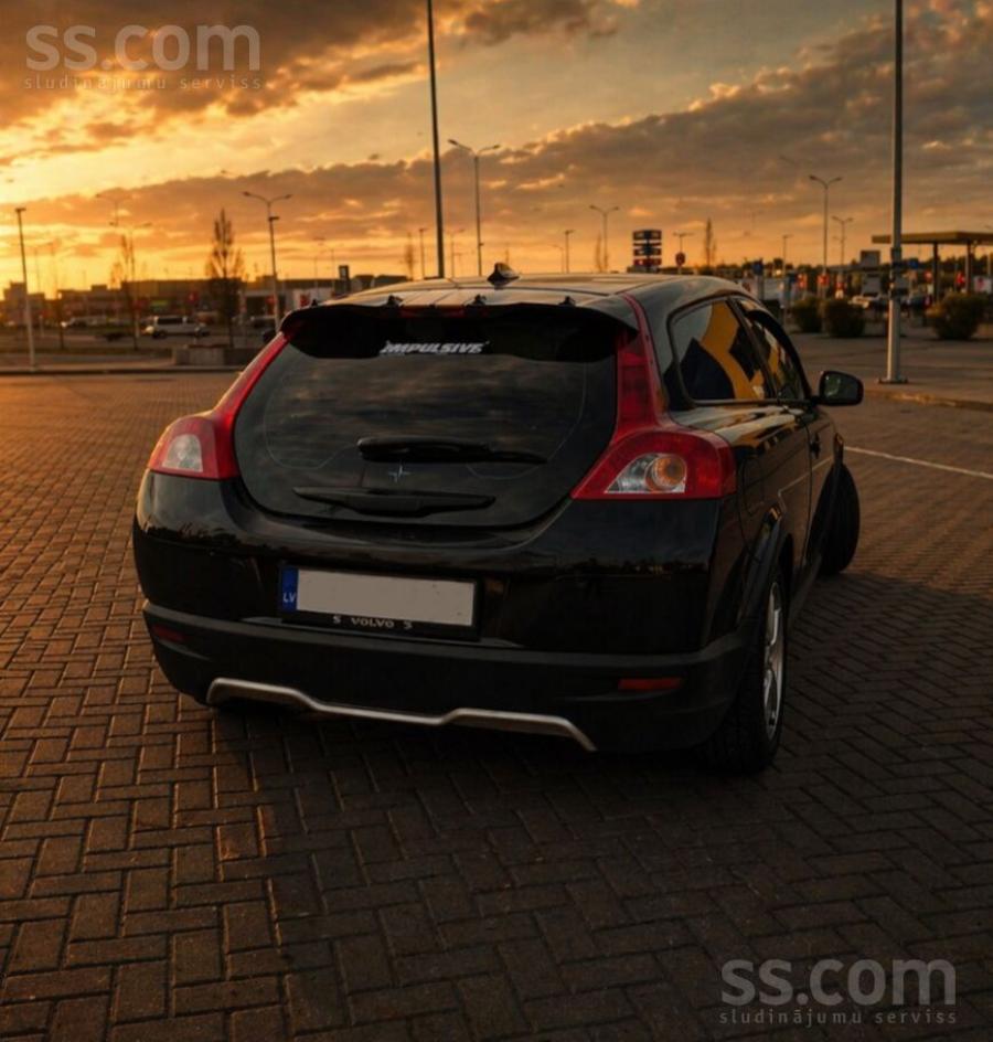 Black Volvo C30 2009 in Riga, with an engine capacity of 1.60 L and mileage of 243 thousand km for 3100 €, photo 3 on AUTOMOTO.COM.LV