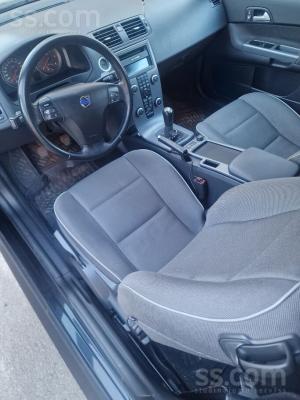Black Volvo C30 2009 in Riga, with an engine capacity of 1.60 L and mileage of 243 thousand km for 3100 €, photo 5 on AUTOMOTO.COM.LV