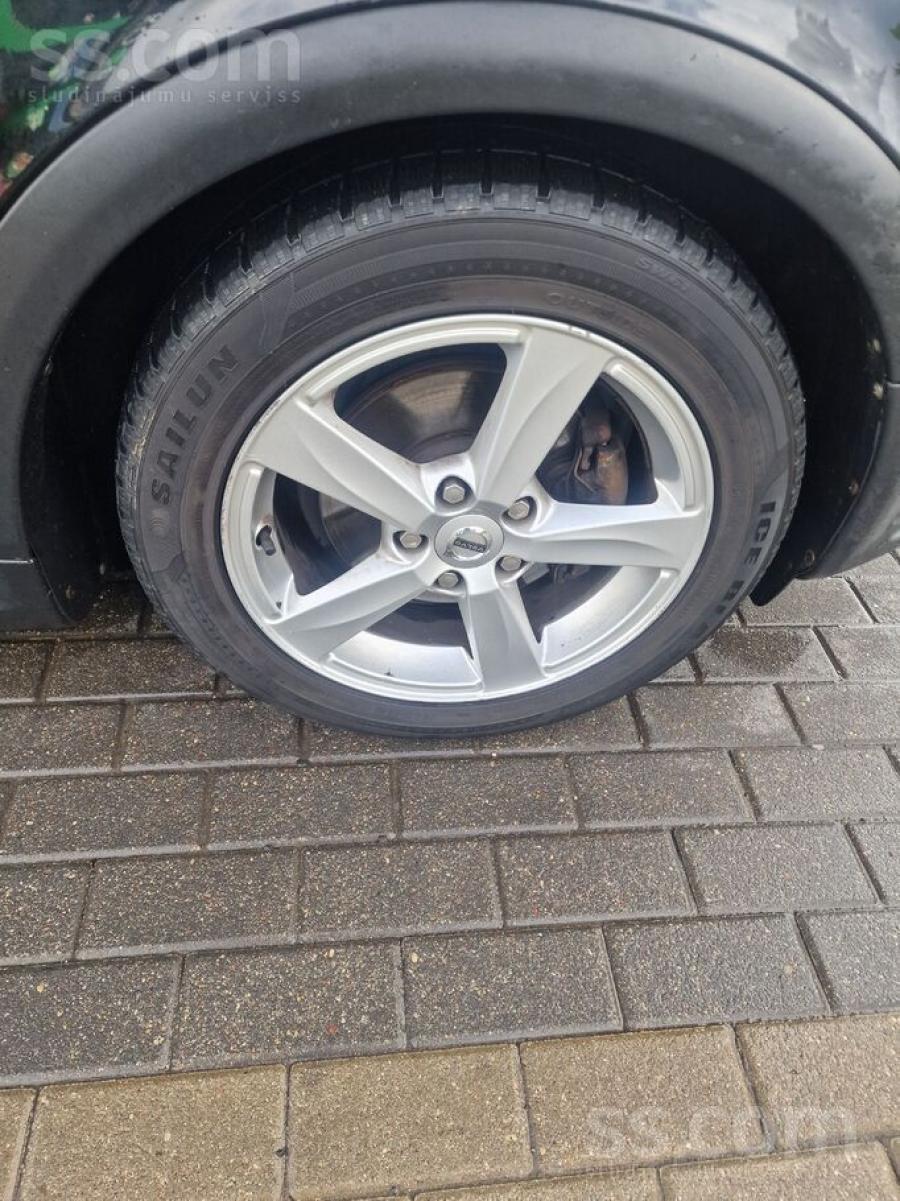 Black Volvo C30 2009 in Riga, with an engine capacity of 1.60 L and mileage of 243 thousand km for 3100 €, photo 10 on AUTOMOTO.COM.LV