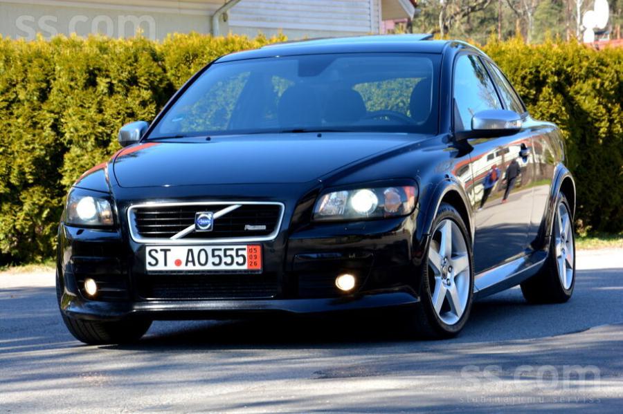 Black Volvo C30 2009 in Riga, with an engine capacity of 2.40 L and mileage of 313 thousand km for 3999 €, photo 1 on AUTOMOTO.COM.LV