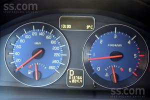 Black Volvo C30 2009 in Riga, with an engine capacity of 2.40 L and mileage of 313 thousand km for 3999 €, photo 3 on AUTOMOTO.COM.LV