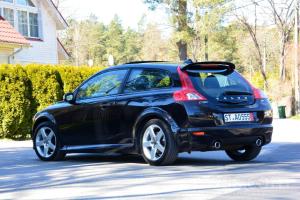 Black Volvo C30 2009 in Riga, with an engine capacity of 2.40 L and mileage of 313 thousand km for 3999 €, photo 8 on AUTOMOTO.COM.LV