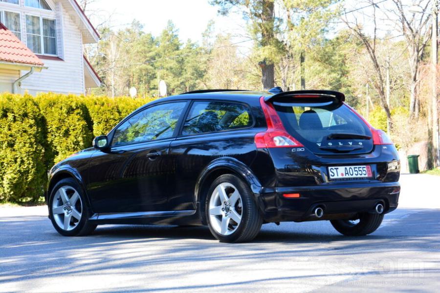 Black Volvo C30 2009 in Riga, with an engine capacity of 2.40 L and mileage of 313 thousand km for 3999 €, photo 8 on AUTOMOTO.COM.LV