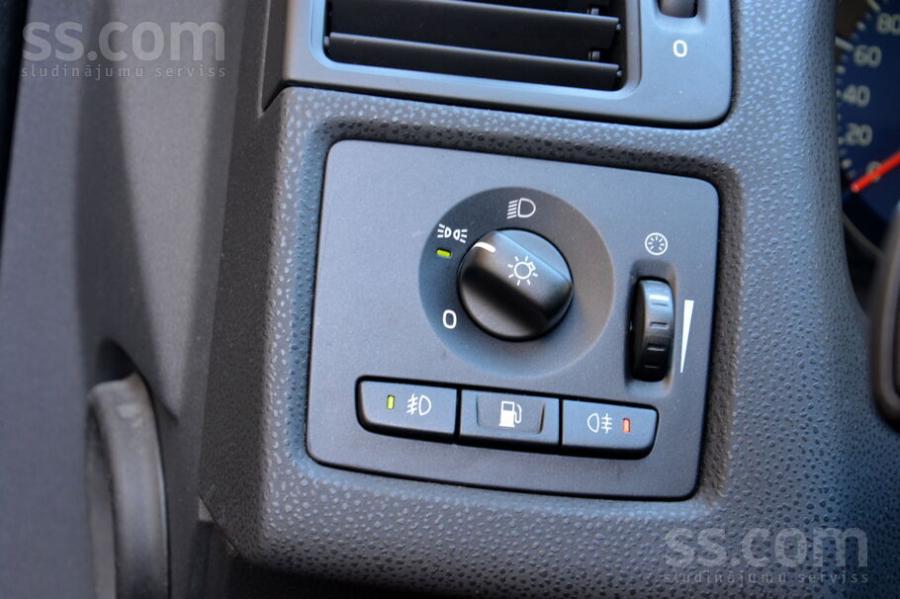 Black Volvo C30 2009 in Riga, with an engine capacity of 2.40 L and mileage of 313 thousand km for 3999 €, photo 16 on AUTOMOTO.COM.LV