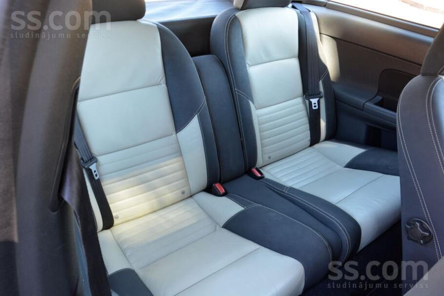 Black Volvo C30 2009 in Riga, with an engine capacity of 2.40 L and mileage of 313 thousand km for 3999 €, photo 18 on AUTOMOTO.COM.LV