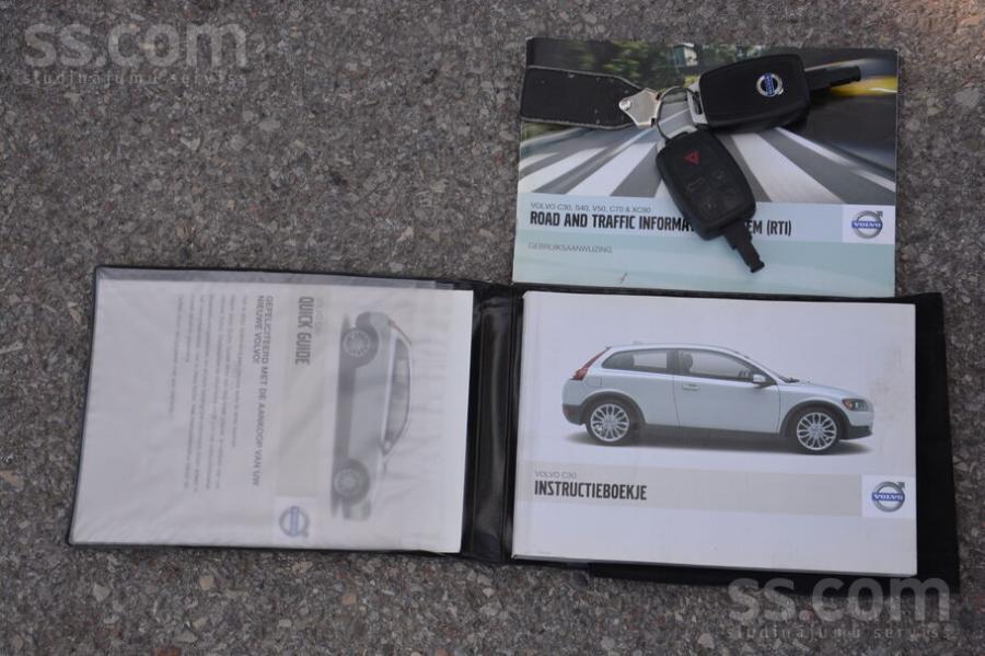 Black Volvo C30 2009 in Riga, with an engine capacity of 2.40 L and mileage of 313 thousand km for 3999 €, photo 19 on AUTOMOTO.COM.LV
