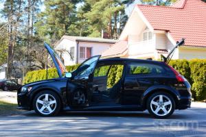 Black Volvo C30 2009 in Riga, with an engine capacity of 2.40 L and mileage of 313 thousand km for 3999 €, photo 23 on AUTOMOTO.COM.LV