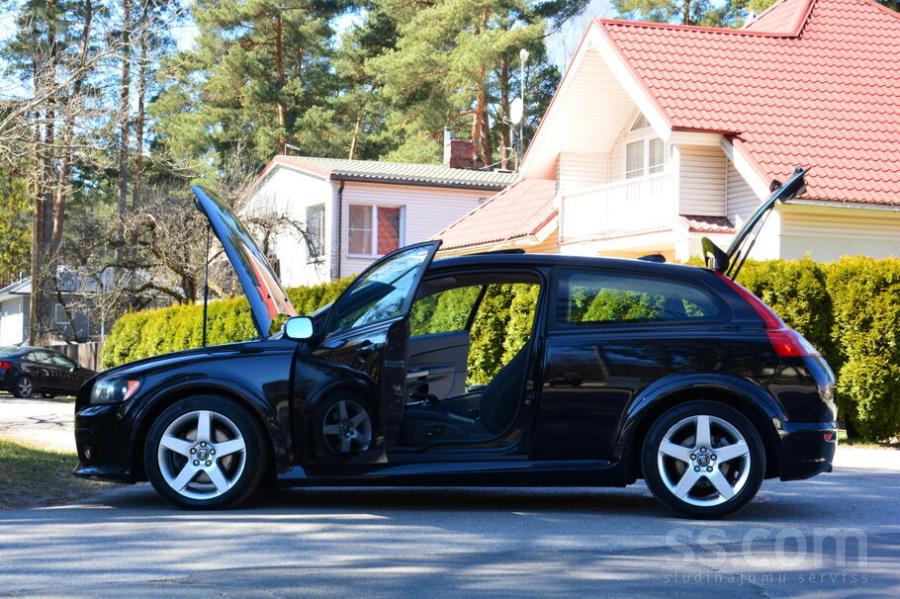 Black Volvo C30 2009 in Riga, with an engine capacity of 2.40 L and mileage of 313 thousand km for 3999 €, photo 23 on AUTOMOTO.COM.LV