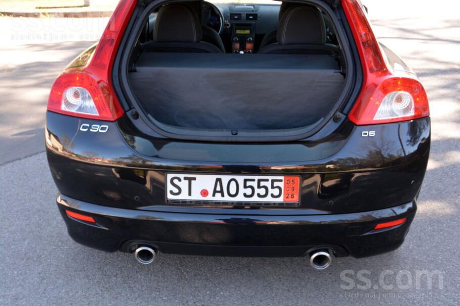 Black Volvo C30 2009 in Riga, with an engine capacity of 2.40 L and mileage of 313 thousand km for 3999 €, photo 24 on AUTOMOTO.COM.LV