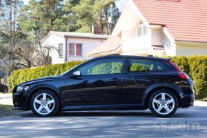 Black Volvo C30 2009 in Riga, with an engine capacity of 2.40 L and mileage of 313 thousand km for 3999 €, photo 25 on AUTOMOTO.COM.LV
