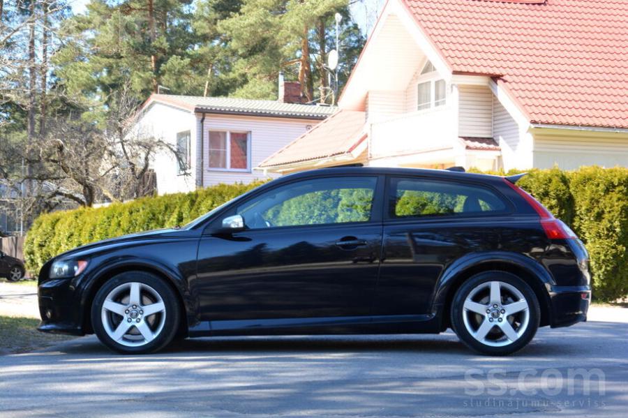 Black Volvo C30 2009 in Riga, with an engine capacity of 2.40 L and mileage of 313 thousand km for 3999 €, photo 25 on AUTOMOTO.COM.LV