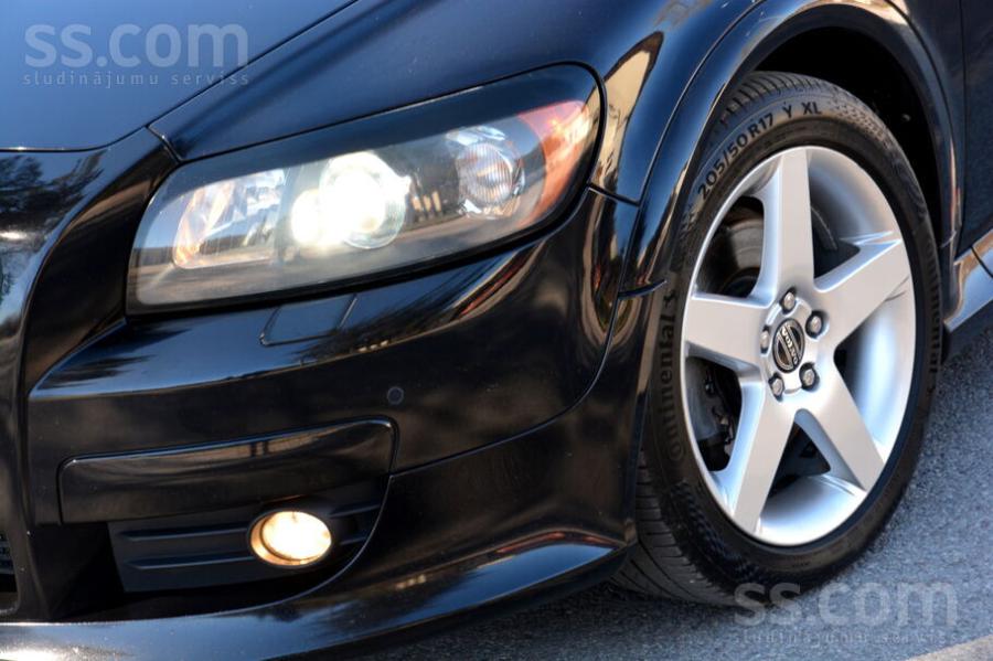 Black Volvo C30 2009 in Riga, with an engine capacity of 2.40 L and mileage of 313 thousand km for 3999 €, photo 35 on AUTOMOTO.COM.LV