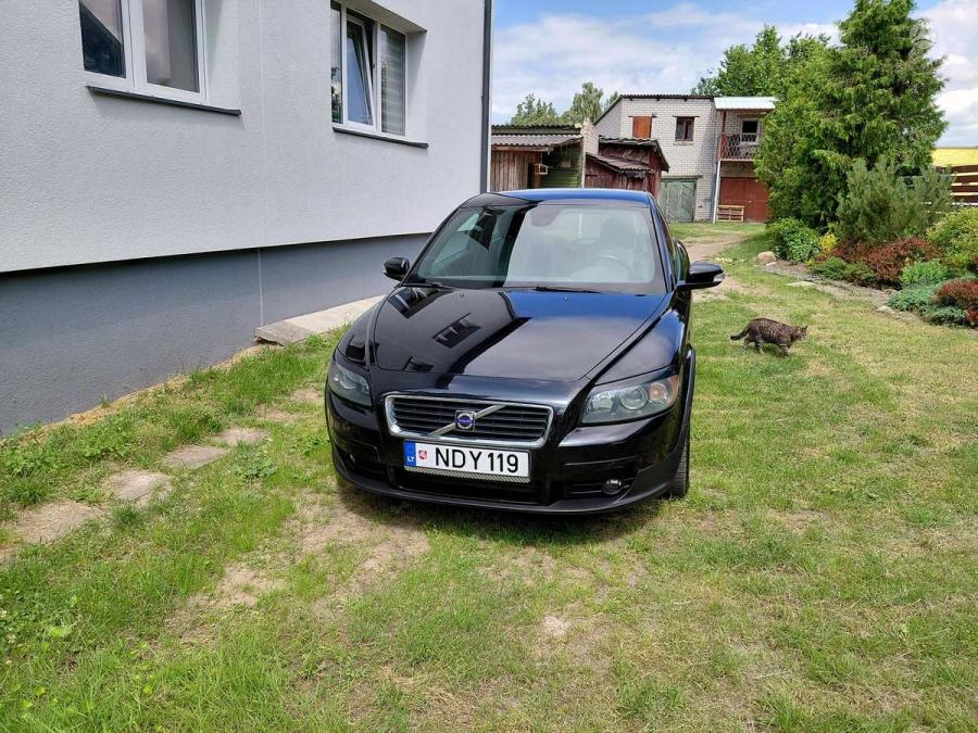 Melns Volvo C30 2009 Kazlų Rūda, ar dzinēja tilpumu 2.00 L un nobraukumu 222 tūkst. km par 4000 €, foto 1 vietnē AUTOMOTO.COM.LV