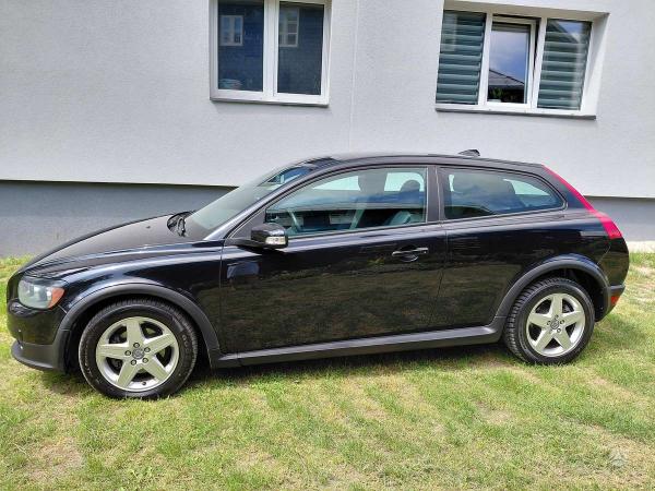 Melns Volvo C30 2009 Kazlų Rūda, ar dzinēja tilpumu 2.00 L un nobraukumu 222 tūkst. km par 4000 €, foto 2 vietnē AUTOMOTO.COM.LV