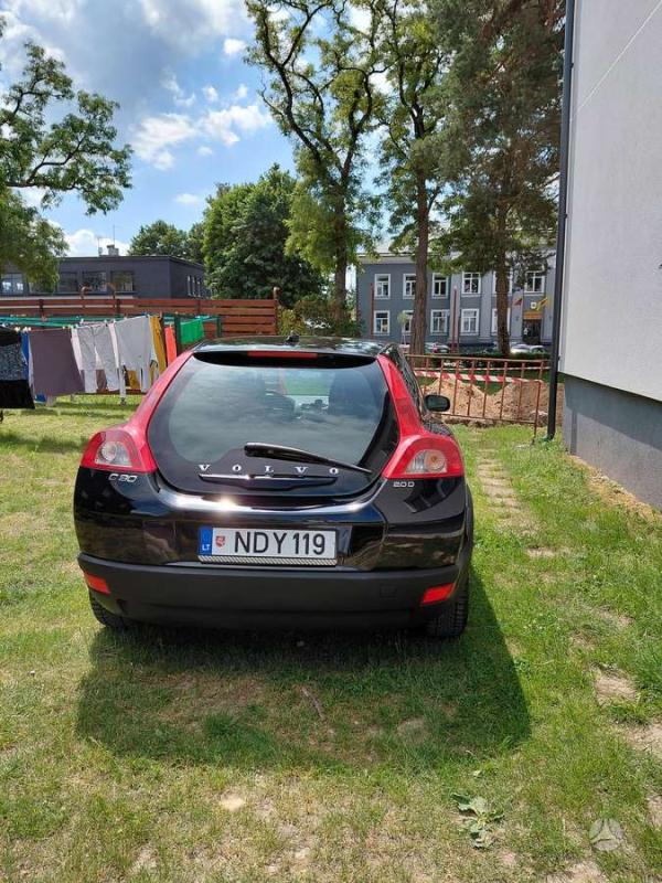 Melns Volvo C30 2009 Kazlų Rūda, ar dzinēja tilpumu 2.00 L un nobraukumu 222 tūkst. km par 4000 €, foto 3 vietnē AUTOMOTO.COM.LV