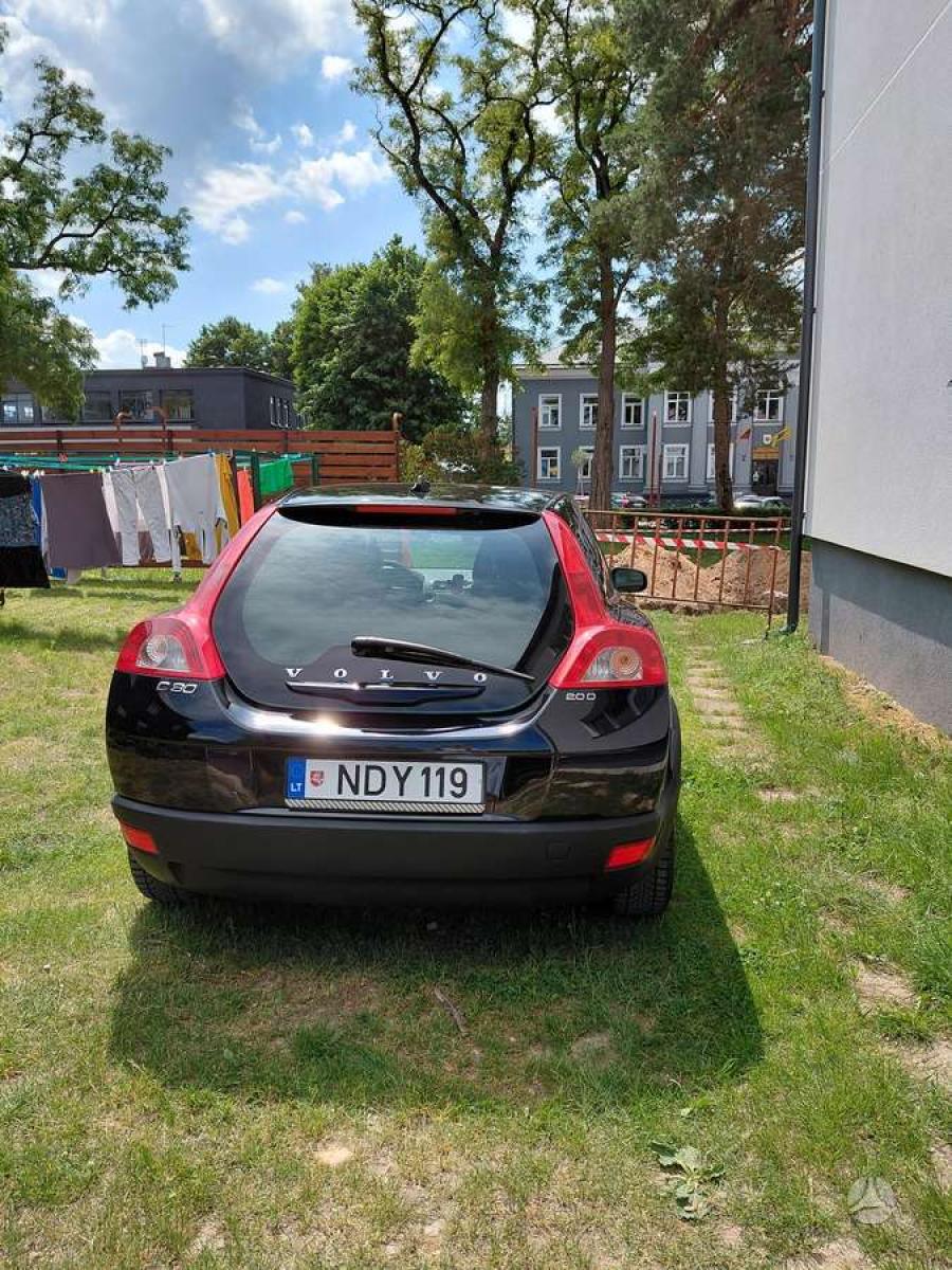 Melns Volvo C30 2009 Kazlų Rūda, ar dzinēja tilpumu 2.00 L un nobraukumu 222 tūkst. km par 4000 €, foto 4 vietnē AUTOMOTO.COM.LV