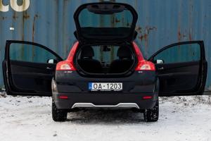 Черный Вольво Ц30 2009 в Рига, объемом двигателя 1.60 л и пробегом 161 тыс. км за 3885 €, фото 6 на AUTOMOTO.COM.LV