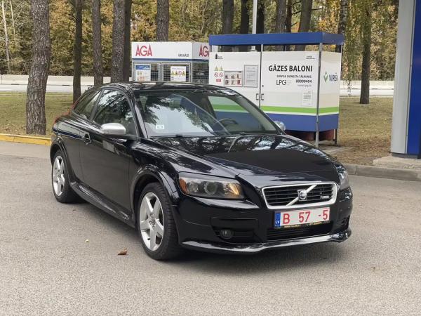 Black Volvo C30 2009 in Riga, with an engine capacity of 1.60 L and mileage of 268 thousand km for 900 €, photo 2 on AUTOMOTO.COM.LV