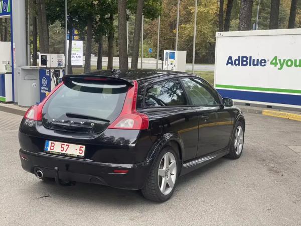 Black Volvo C30 2009 in Riga, with an engine capacity of 1.60 L and mileage of 268 thousand km for 900 €, photo 4 on AUTOMOTO.COM.LV