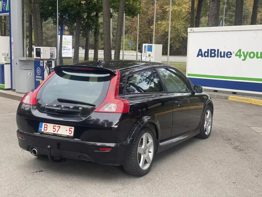Melns Volvo C30 2009 Rīga, ar dzinēja tilpumu 1.60 L un nobraukumu 268 tūkst. km par 900 €, foto 5 vietnē AUTOMOTO.COM.LV